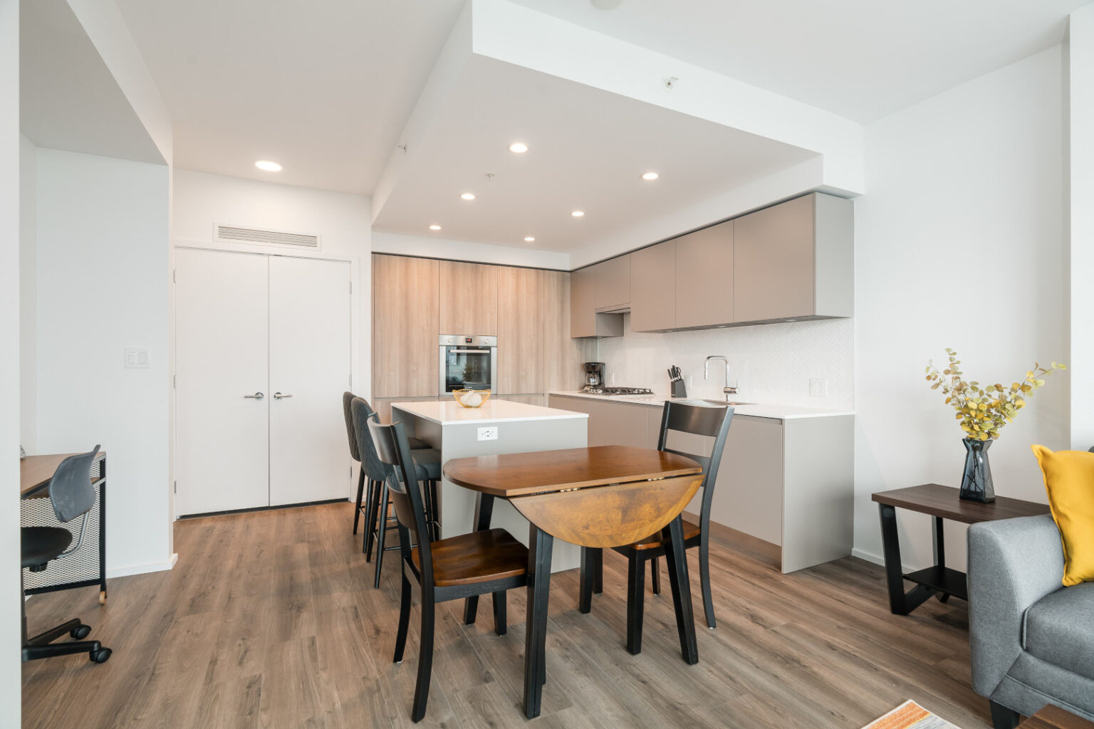3809 Evergreen Place - Highstreet Accommodations